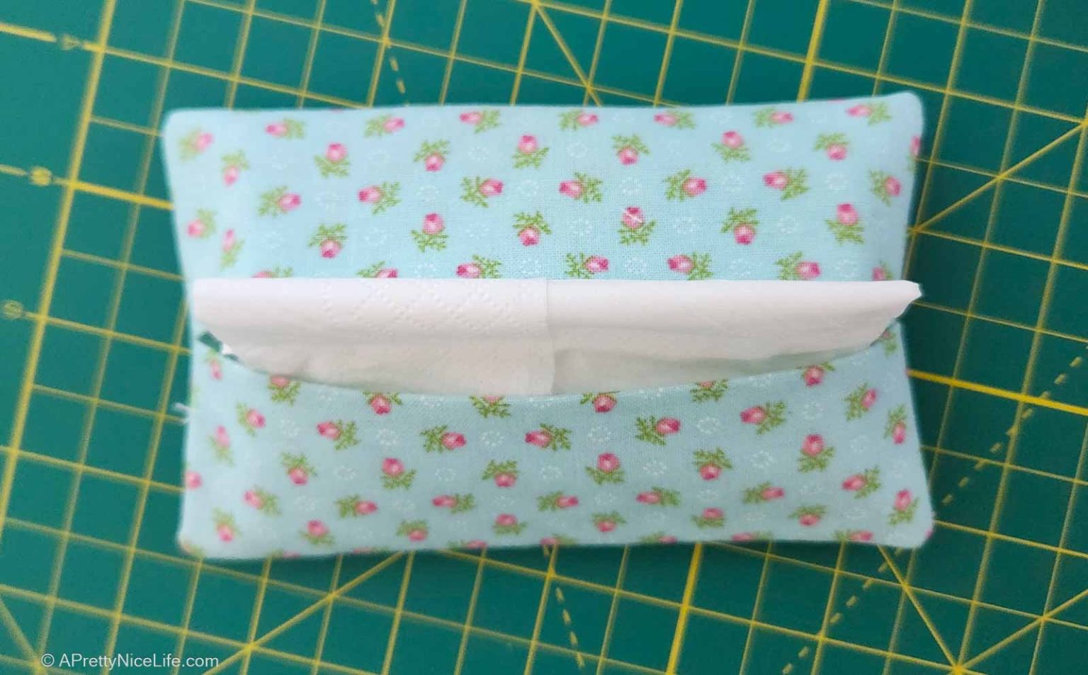 How to sew a fabric pocket tissue holder - A Pretty Nice Life
