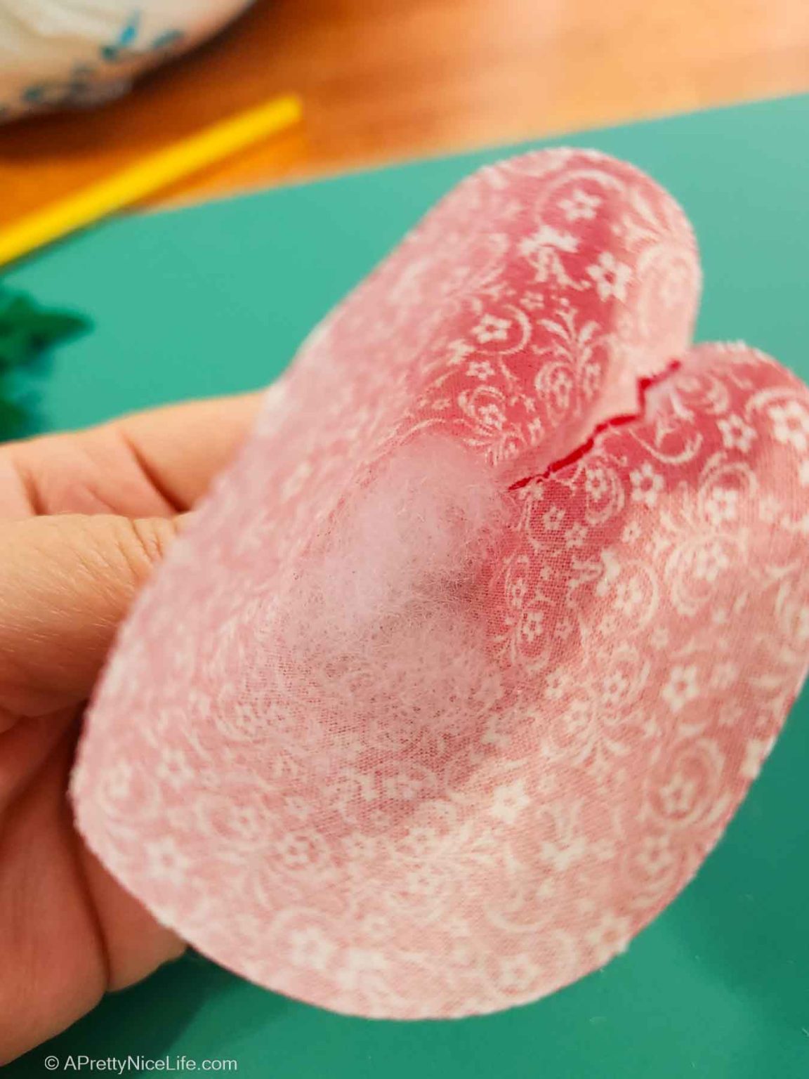 Fabric strawberry pattern easy tutorial - A Pretty Nice Life