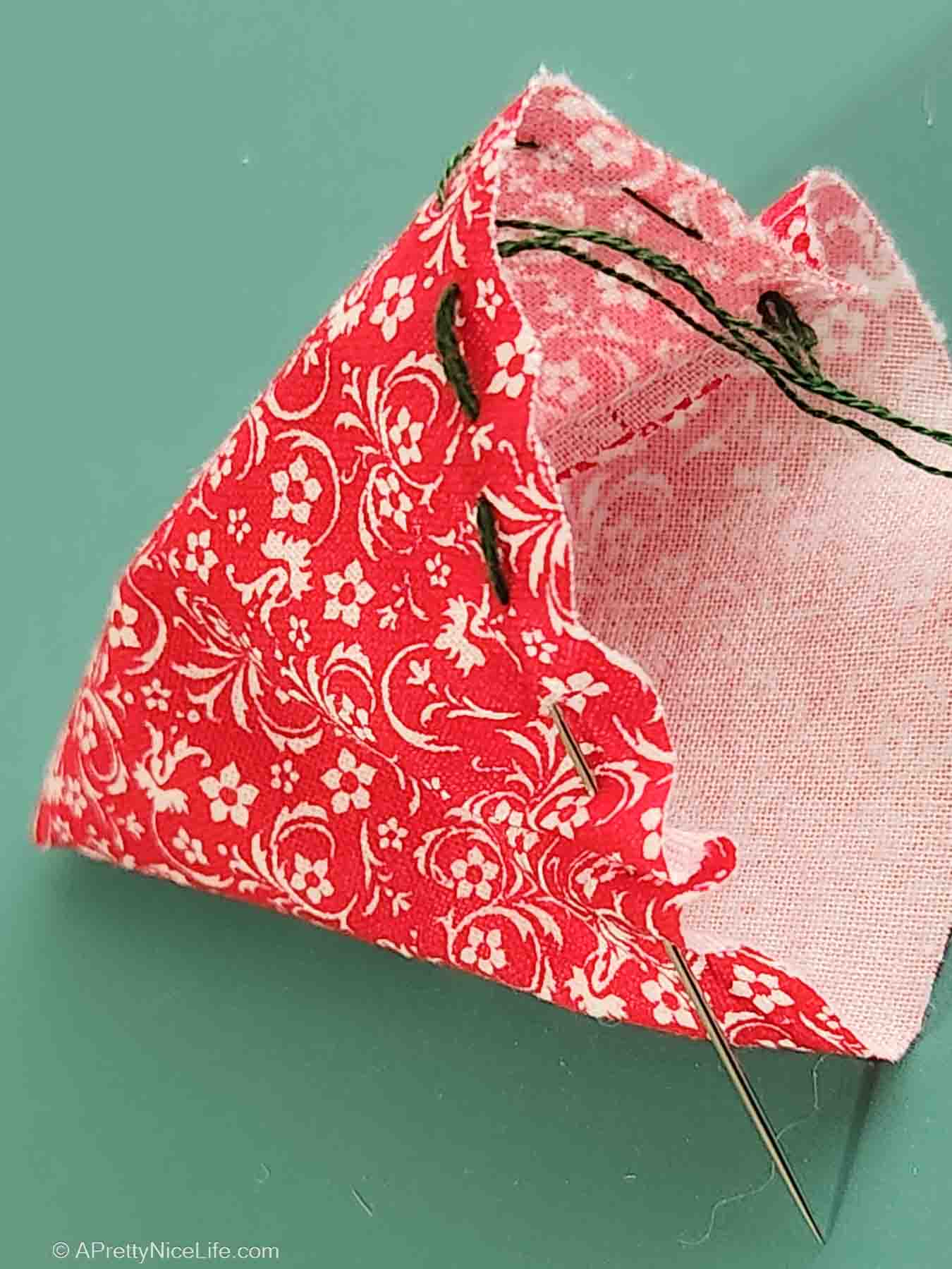 Fabric strawberry pattern easy tutorial - A Pretty Nice Life