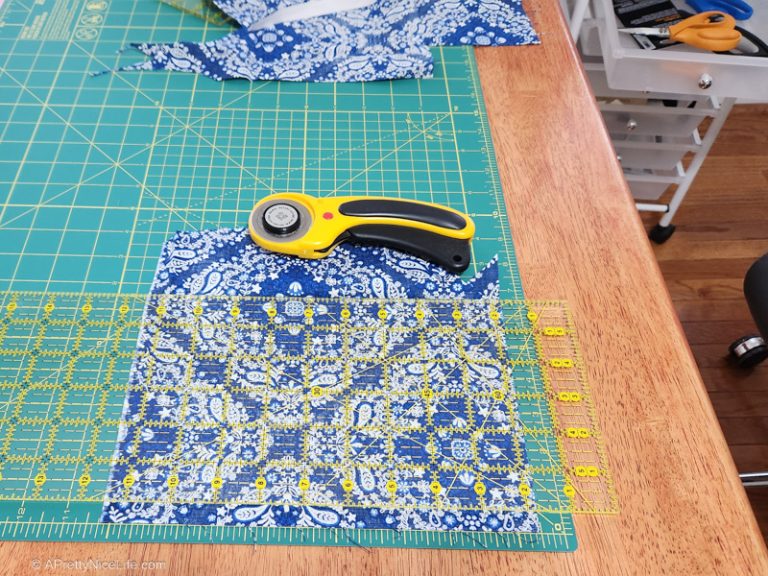 How to sew a fabric pocket tissue holder - A Pretty Nice Life