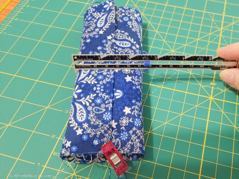How to sew a fabric pocket tissue holder - A Pretty Nice Life