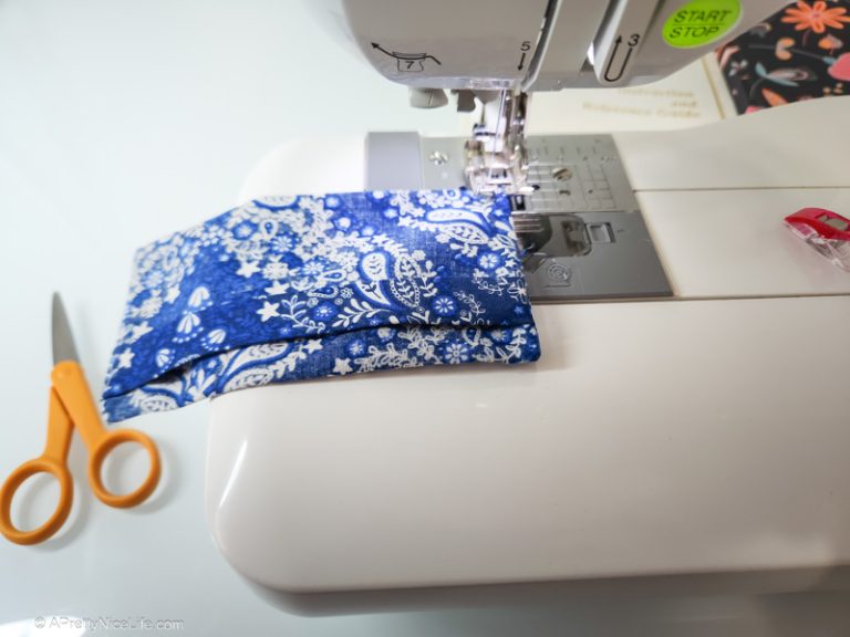 How to sew a fabric pocket tissue holder - A Pretty Nice Life