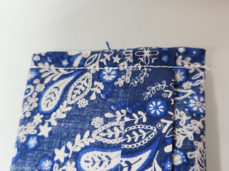 How to sew a fabric pocket tissue holder - A Pretty Nice Life